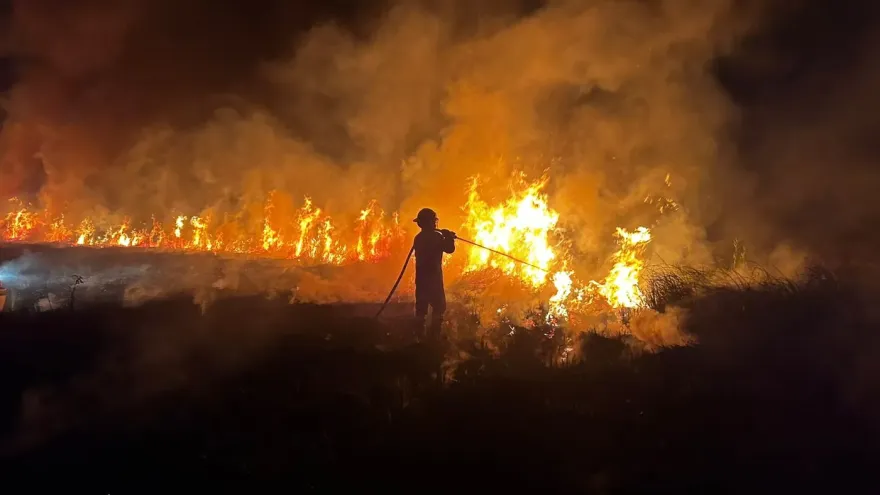 Incendio de gran magnitud en Berisso: “Tenía un frente de 4 mil metros ...