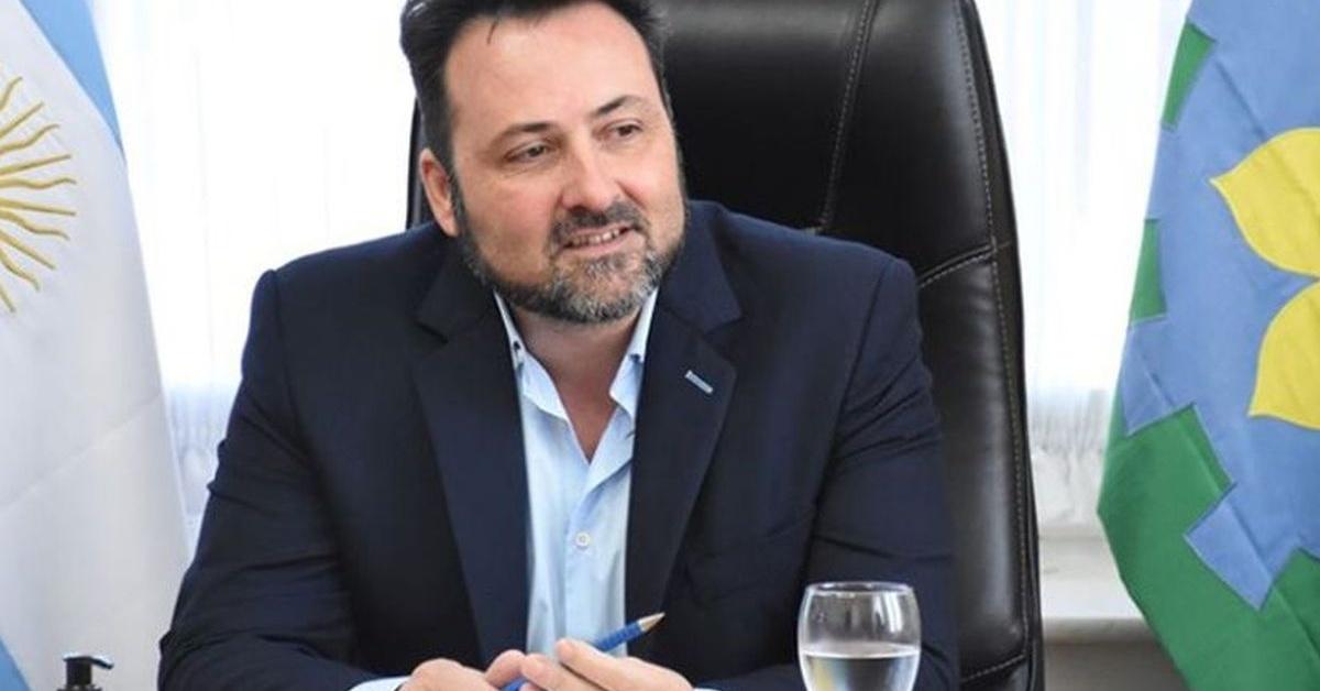 Víctor Aiola: “Hoy vemos que la política va por un lado y los problemas ...